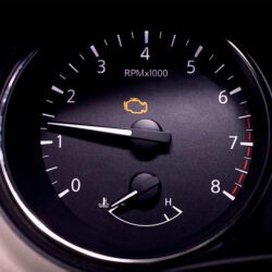 Voyant moteur allumé orange : signification, conseils, réparation ...